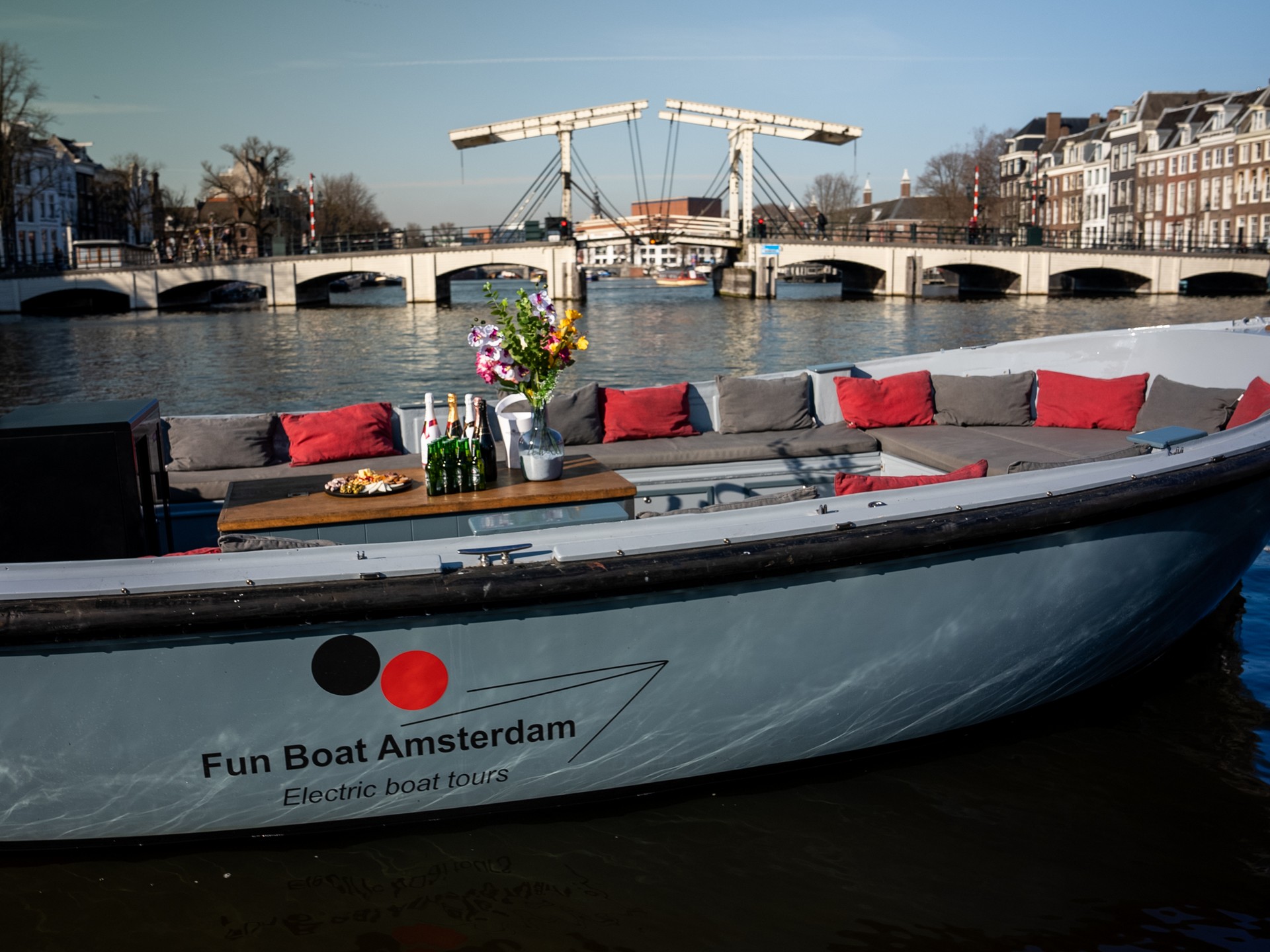 Rondvaarten - Fun Boat Amsterdam
